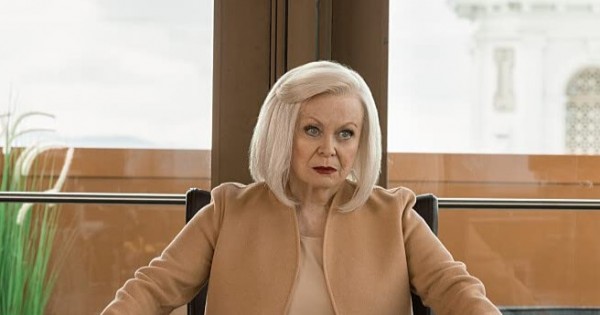 Jacki Weaver Yellowstone Season 5 Caroline Warner Beige Coat